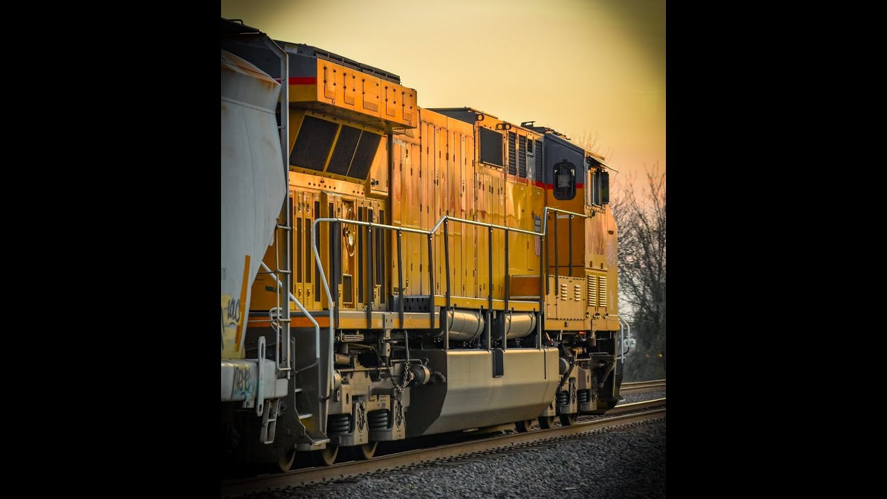 SOLO powered Mixed Freight Train with one of the WORST Train Horns I've ...