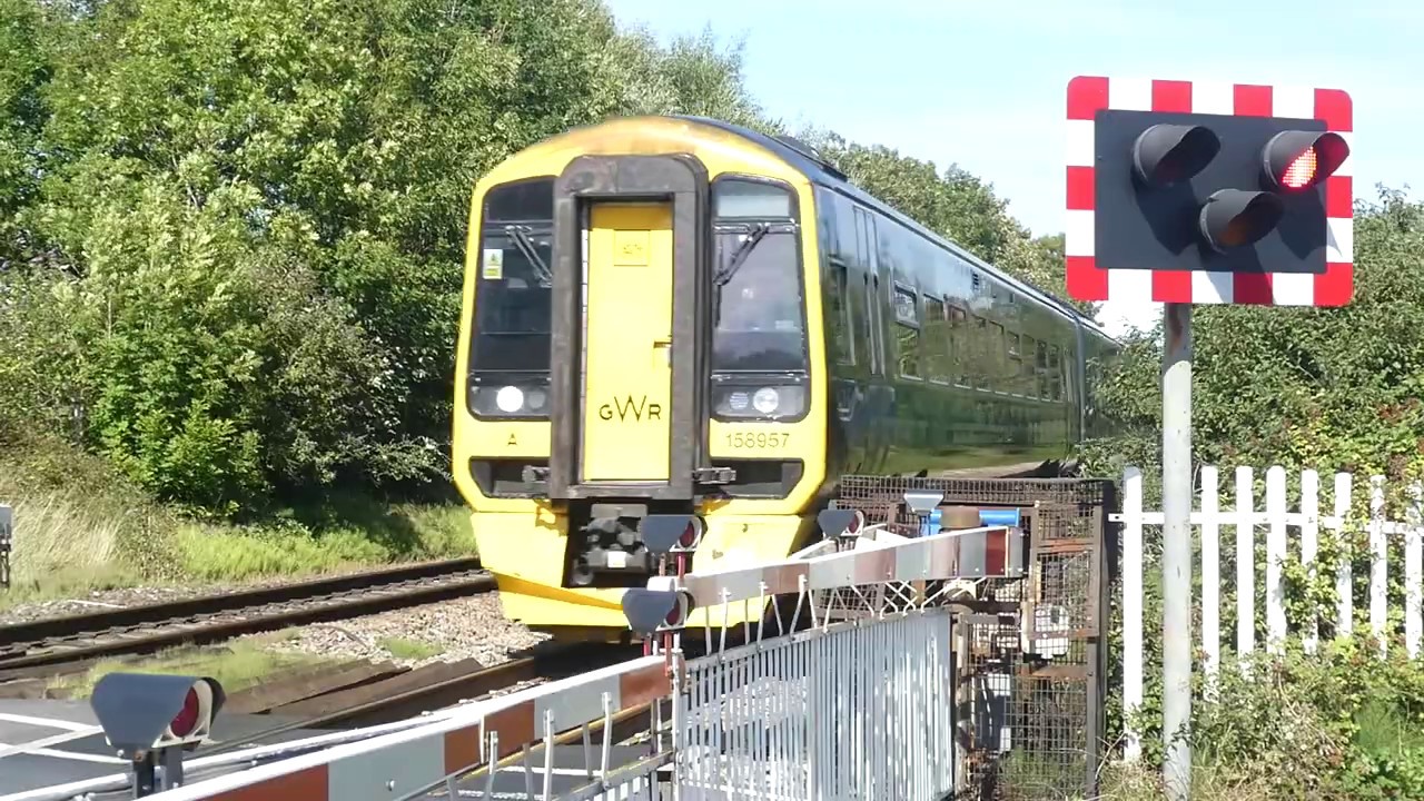 St Georges (Weston) Level Crossing 13/08/2019 - YouTube