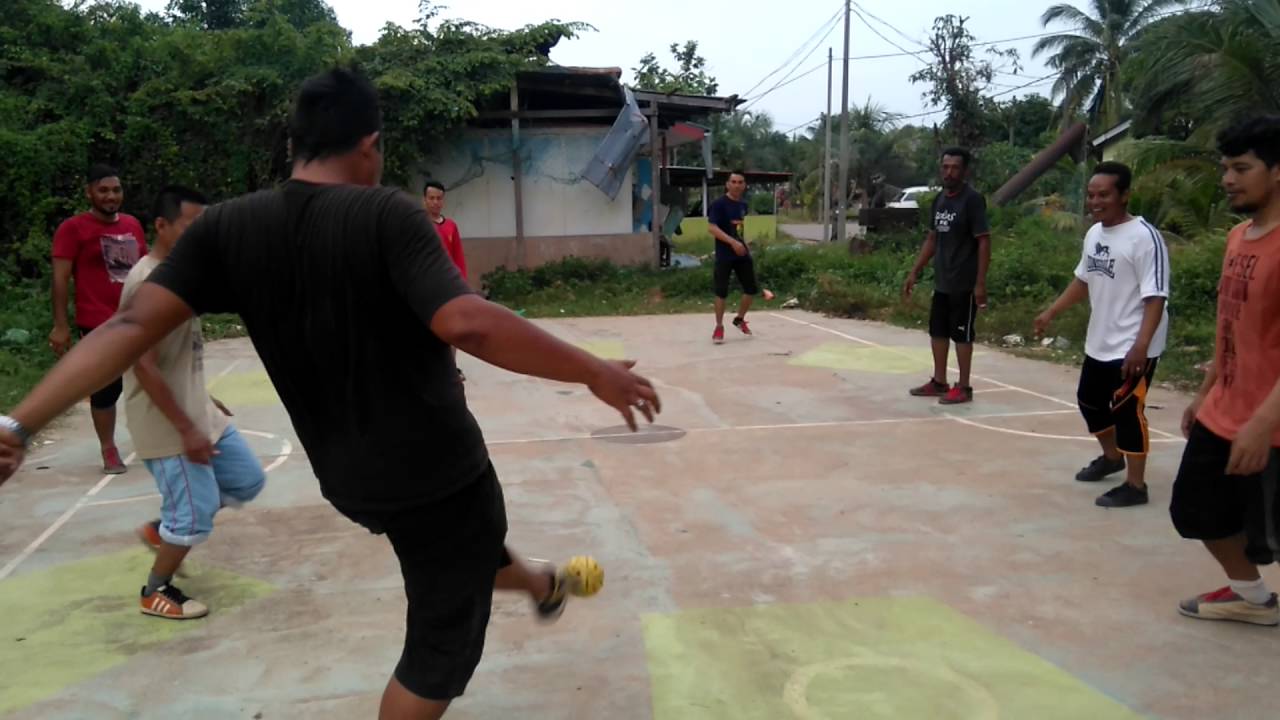 Sepak raga bond Kuala muda - YouTube