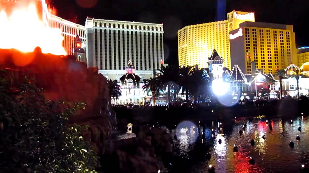 Volcano show at the Mirage Las Vegas - YouTube