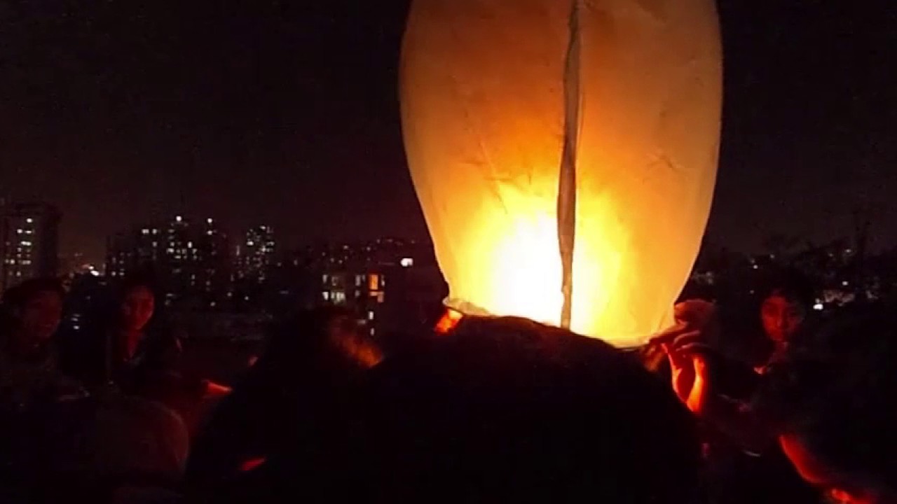 Flying Sky Lanterns (360 Video) - YouTube