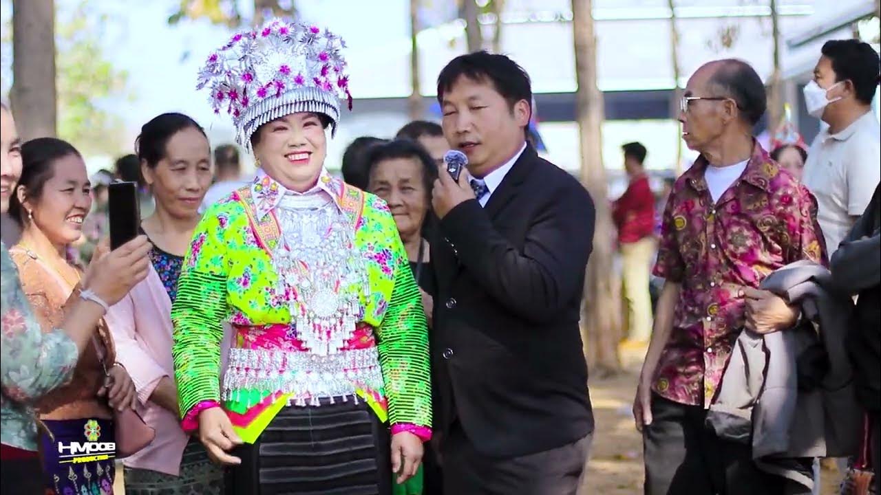 Pov Muas thiab Nkauj xis Xyooj hais kwv txhiaj lom zem hauv tshav tsiab 30 Luangprabang - YouTube