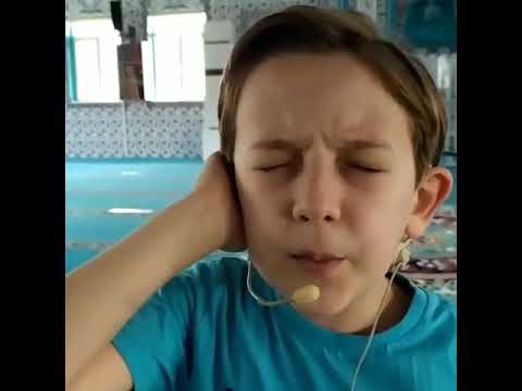 Küçük Çocuğun Okuduğu Muhteşem Ezan !