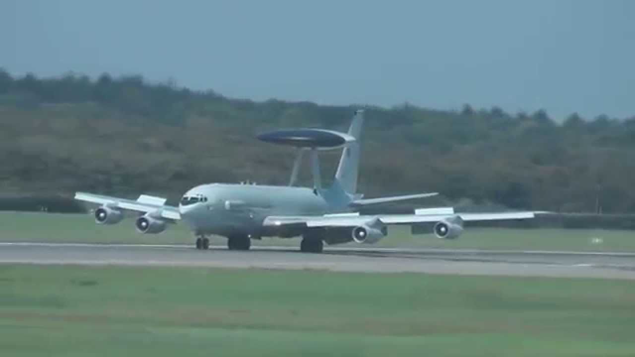 Boeing E-3 Sentry AWACS landing at Hamburg Airport! - YouTube