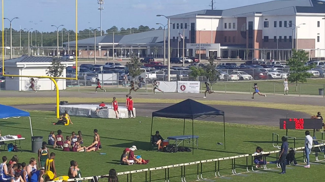 Oakleaf Jr. Girls Track 2018 4x100m - YouTube