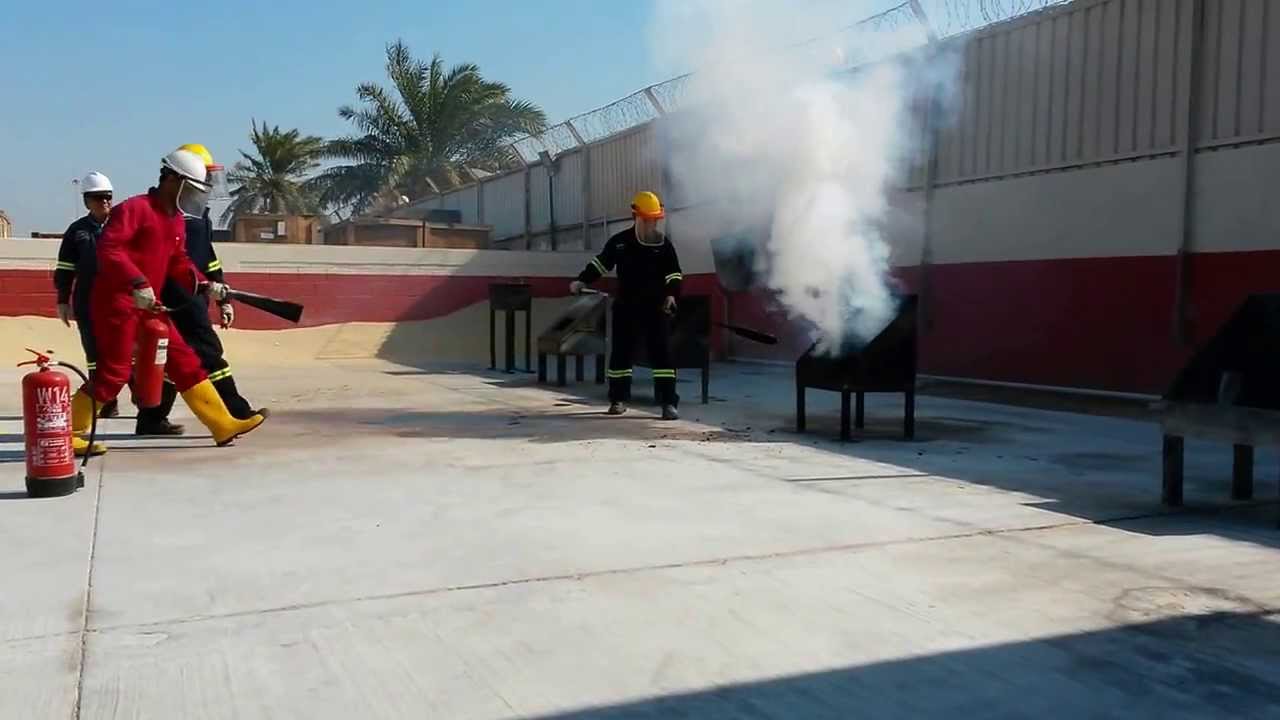 Fire fighting by CO2 ( class E ) - YouTube