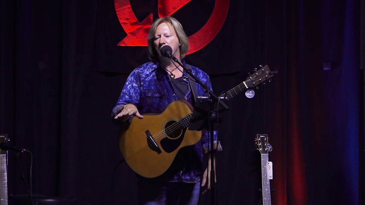 Robbie Calvo | Yamaha Guitars Workshop at Replay Guitar - YouTube