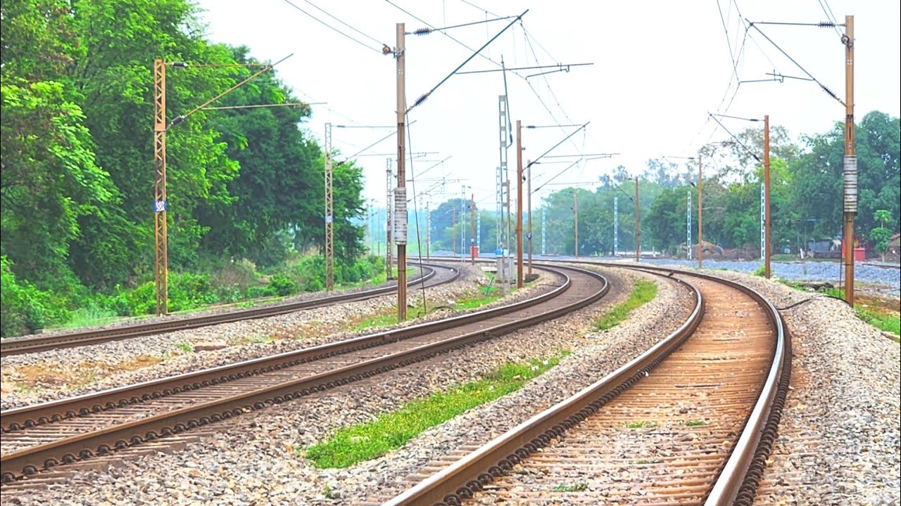 TRAINS HORN SOUND AND RUNNING A TRACK CAPTURE | @indianrailway22 - YouTube