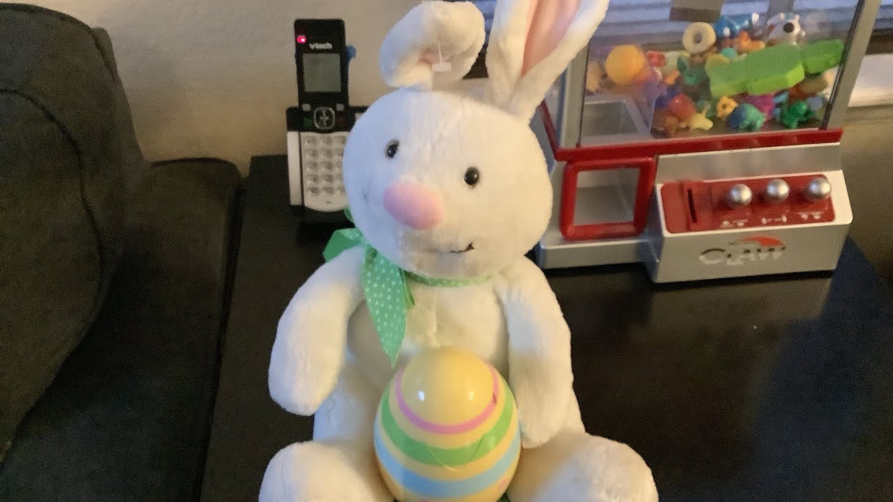 2006 Hallmark Rockin’ rabbit - YouTube