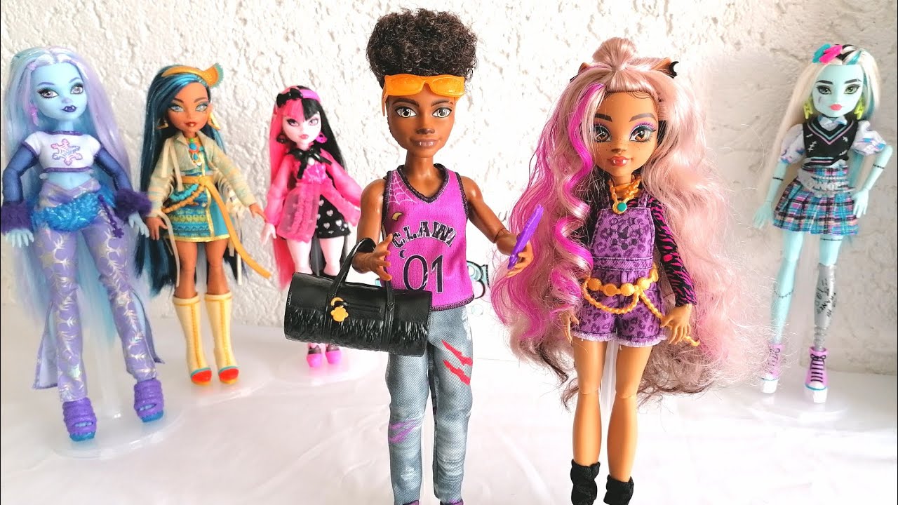 Monster High G3 Clawd Wolf Doll Review and Unboxing - YouTube
