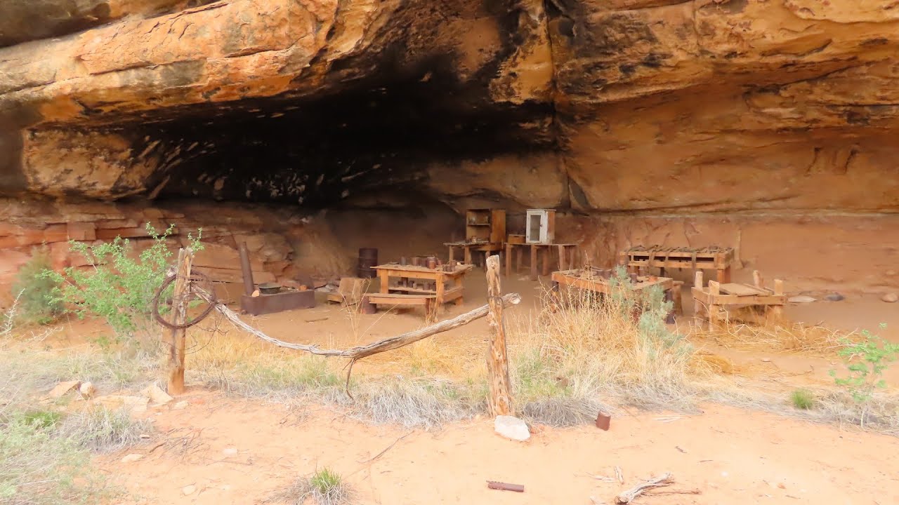 CAVE SPRING TRAIL - THE NEEDLES - CANYONLANDS NATIONA PARK - UTAH - YouTube