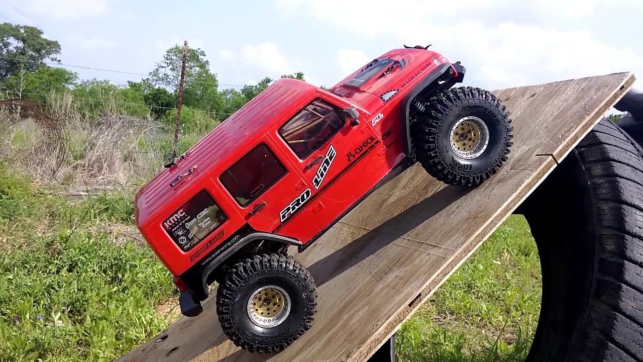 Axial Scx 10 2 Jeep Wrangler - YouTube