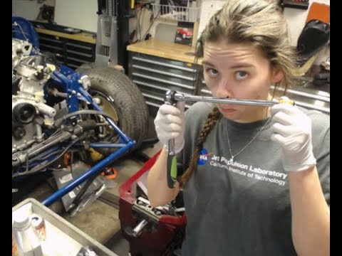 MGB Engine assembly - Torquing ARP connecting rod bolts - YouTube