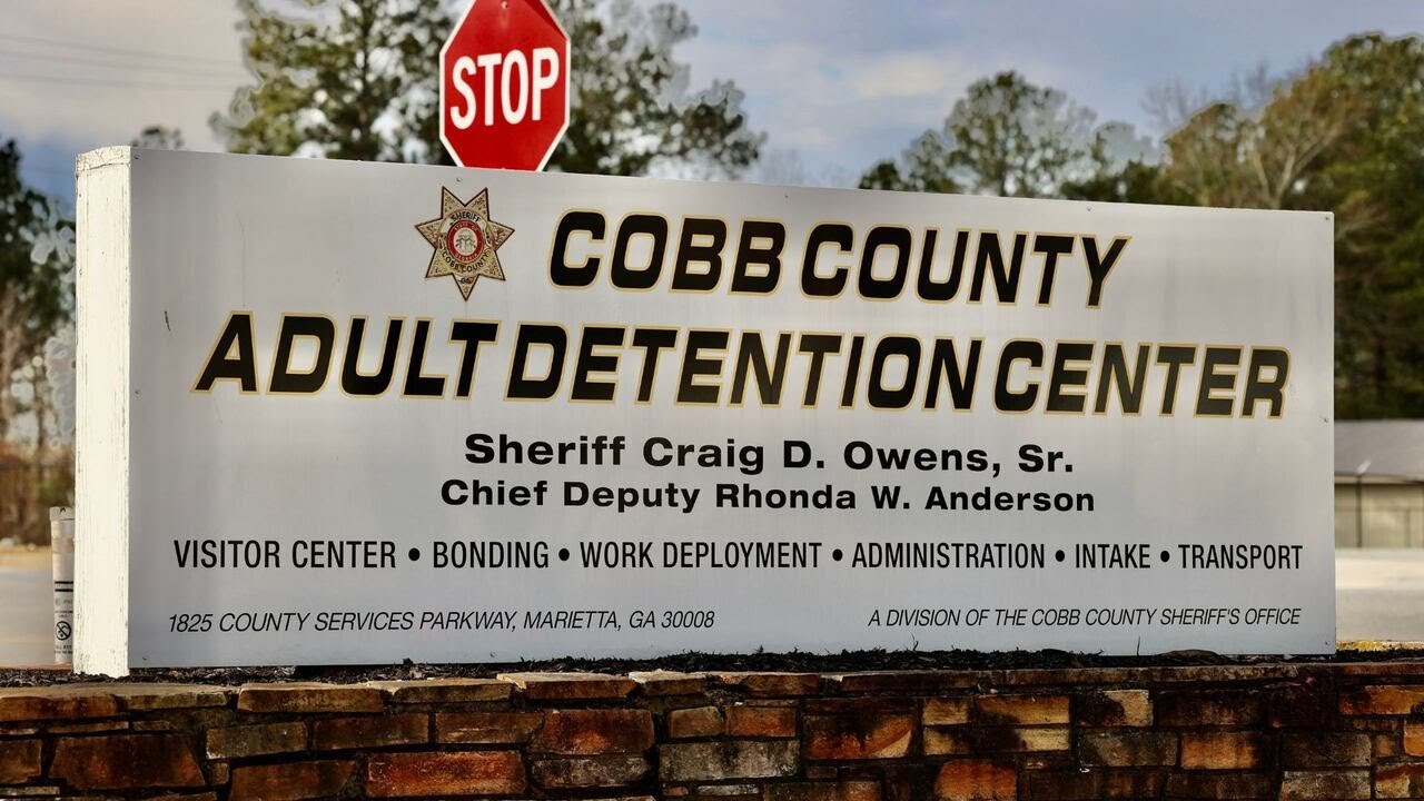 Cobb deputies save inmates from taking own lives - YouTube