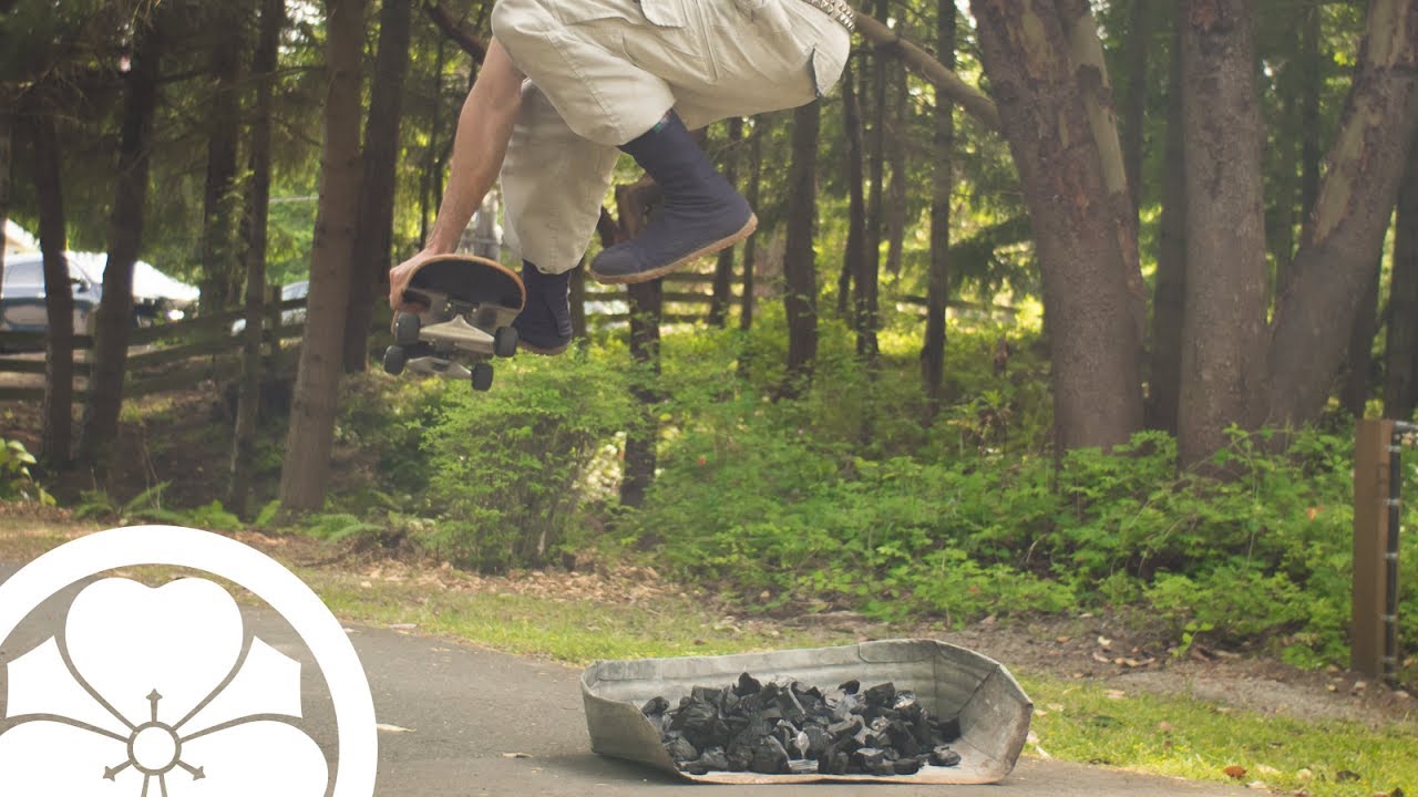 Making 箕 for charcoal sorting - from a reclaimed trash can - YouTube