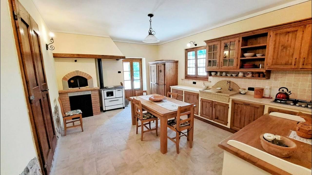 Casale in stile rustico Toscano appena ristrutturato con ampio giardino ...