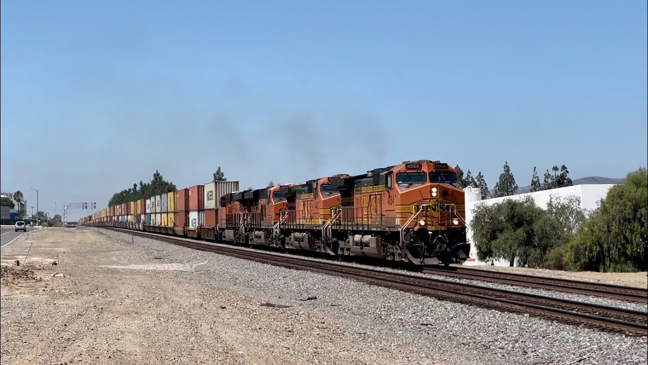 BNSF 4064 w/RS3L Leads EB S Train Through Corona - YouTube