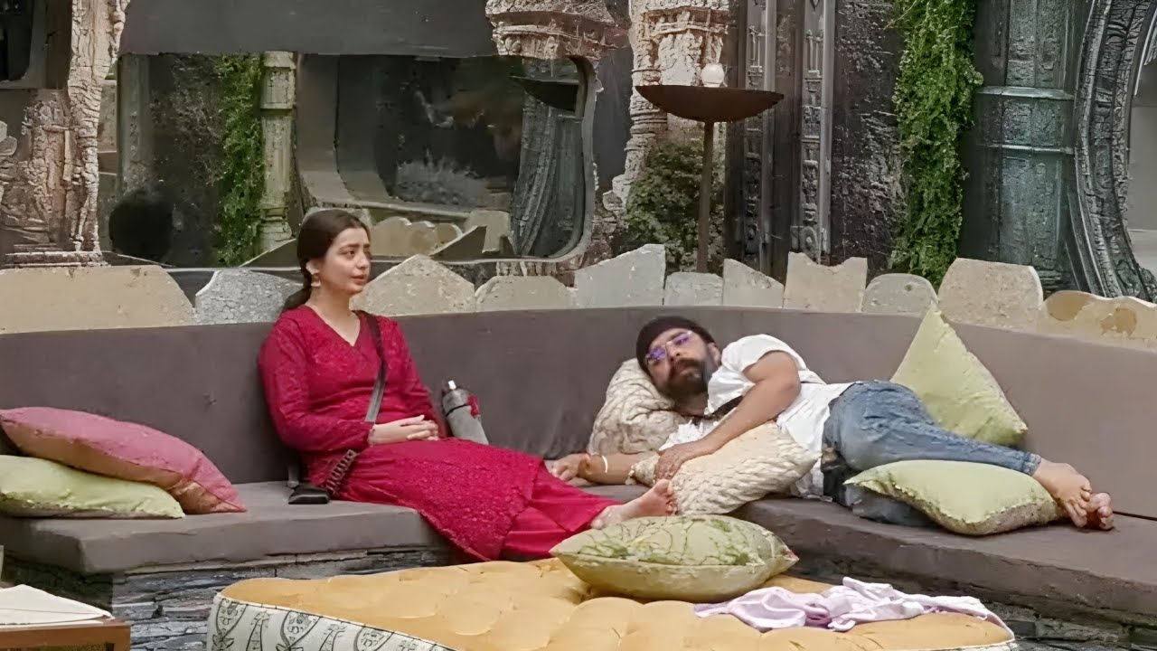 Chahat ने आज अपनाया है Simple Look, Chahat की Simplicity ने कीया घरको Attract, Bigg Boss 18 Live ...