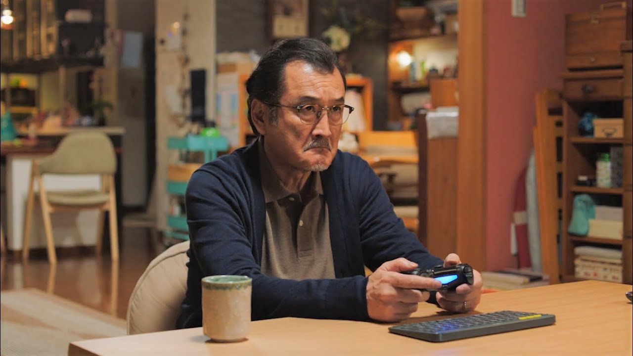 Old Man Quits His Job And Becomes An Unbeatable Pro Gaming Player - YouTube