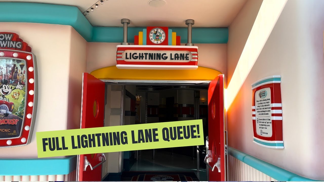 FULL Mickey & Minnie's Runaway Railway Lightning Lane at Disneyland ...