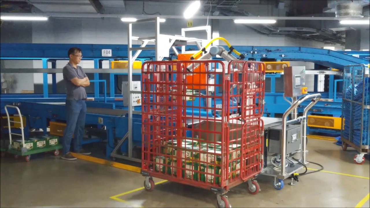 Parcel picking with Schmalz, Universal Robots and Pickit 3D - YouTube