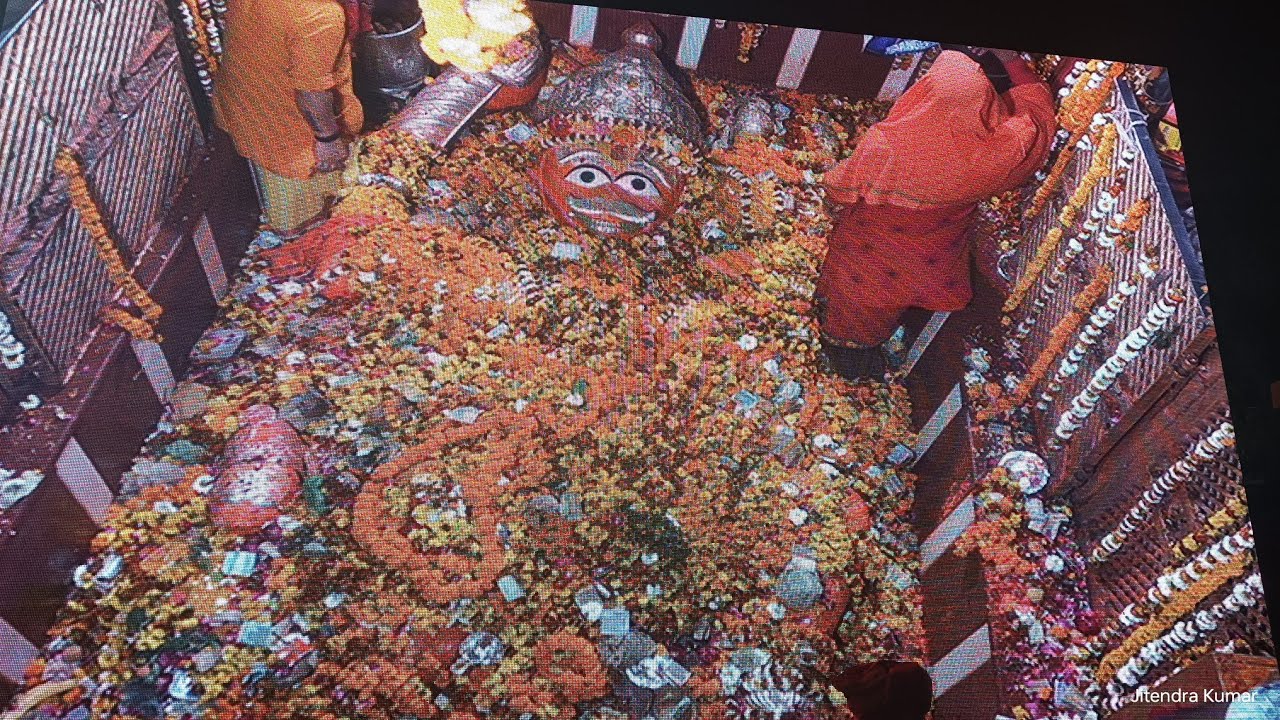 kumbh me sangam ghat par phool 🌺barsate Helicopter 🚁🚁 - YouTube