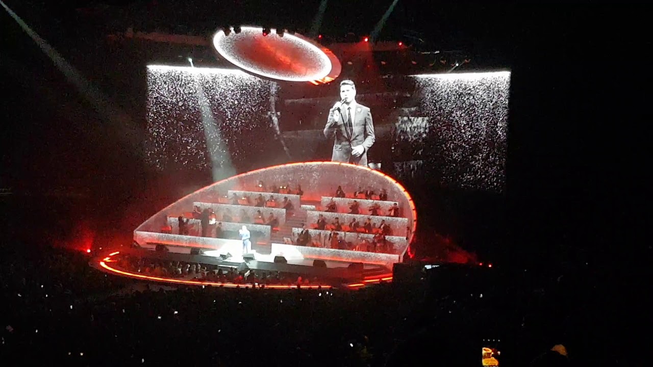 Michael Bublé - Where or When - The O2 Arena - 31st May 2019 - YouTube