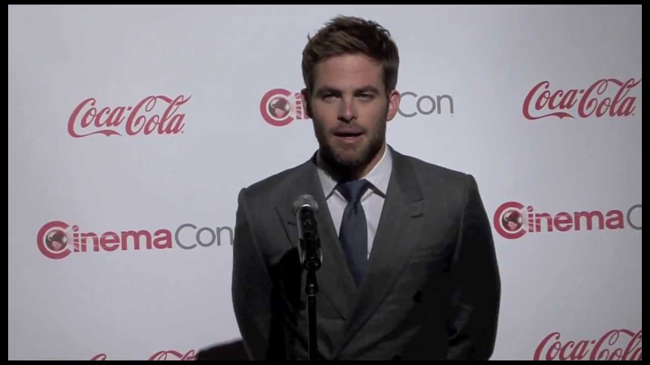 Chris Pine Interview - Star Trek Into Darkness - YouTube