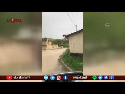 Sivas'ta sağanak yağış: Caddeler göle döndü