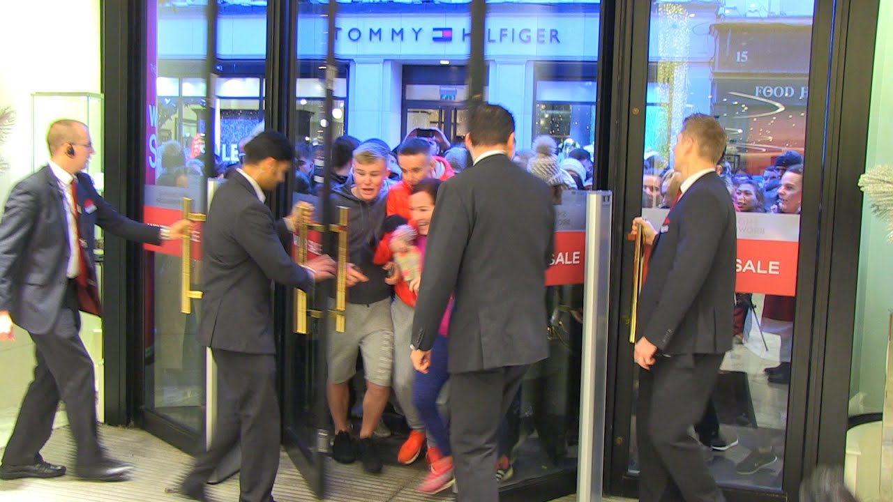 VIDEO: Shoppers burst through Brown Thomas' doors as St Stephen's Day ...