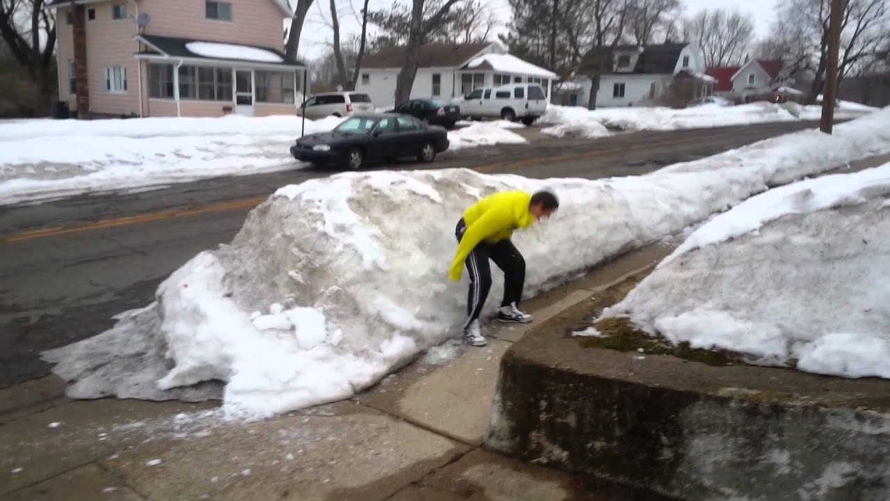 Head first into snow - YouTube