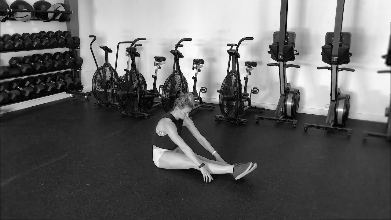 Seated Single Leg Pike Up - YouTube