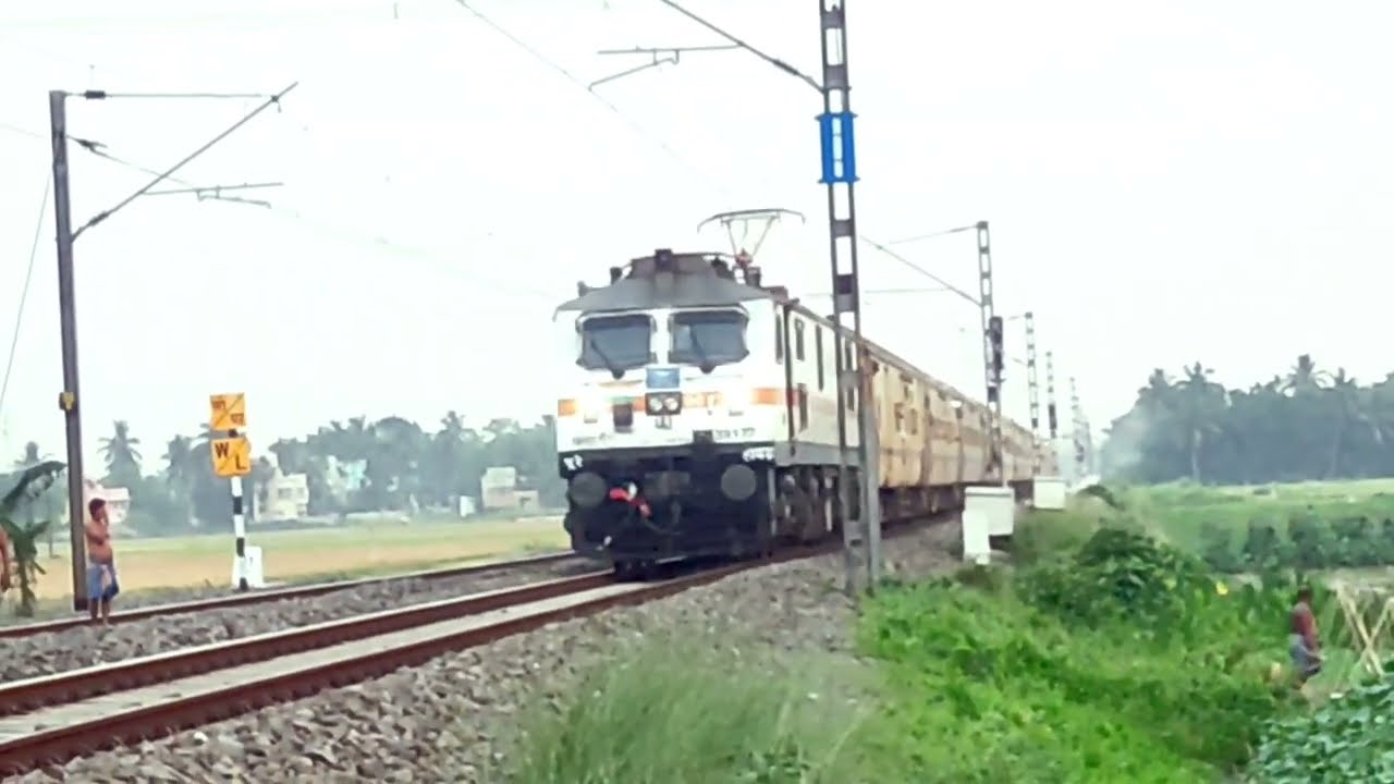 Evening Azimganj Express Special #railfans #easternrailways - YouTube