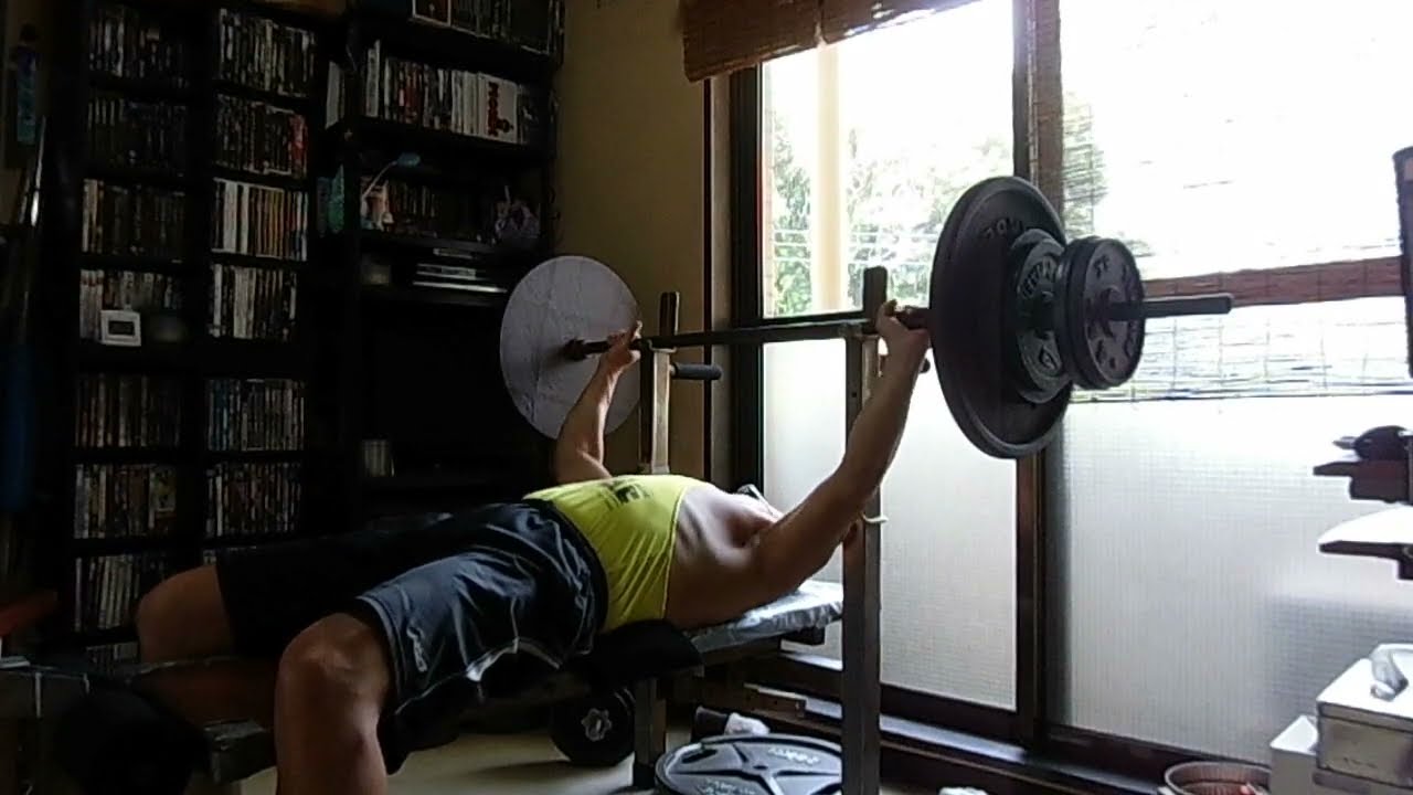 2022/05/25 Bench Press 220lb (100kg) x 3 At age 62 - YouTube