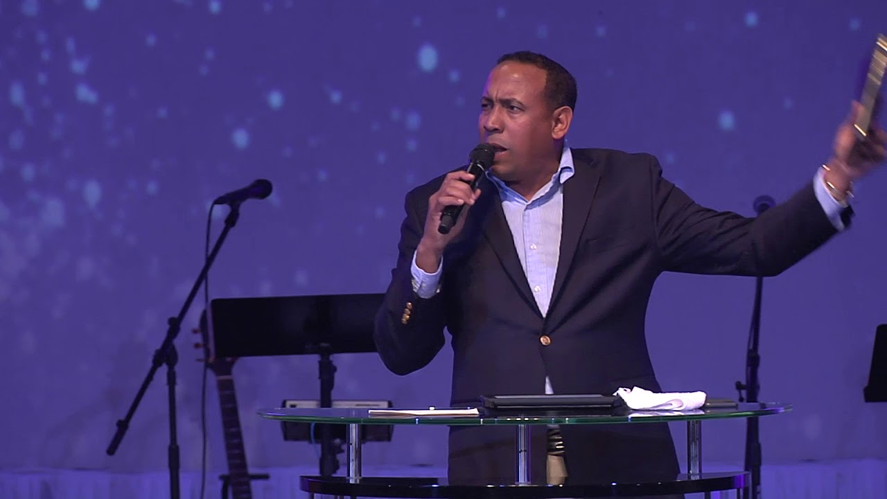 PASTOR JUAN CARLOS HARRIGAN-- Paz en la tormenta - YouTube