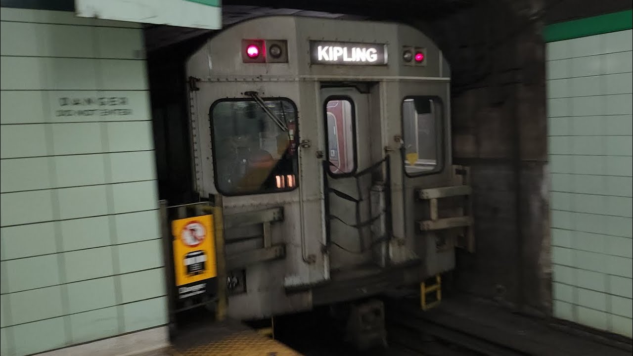 TTC 11 (T1) - 5132-5133/5055-5054/5362-5363 Departing St George (Line 2 ...