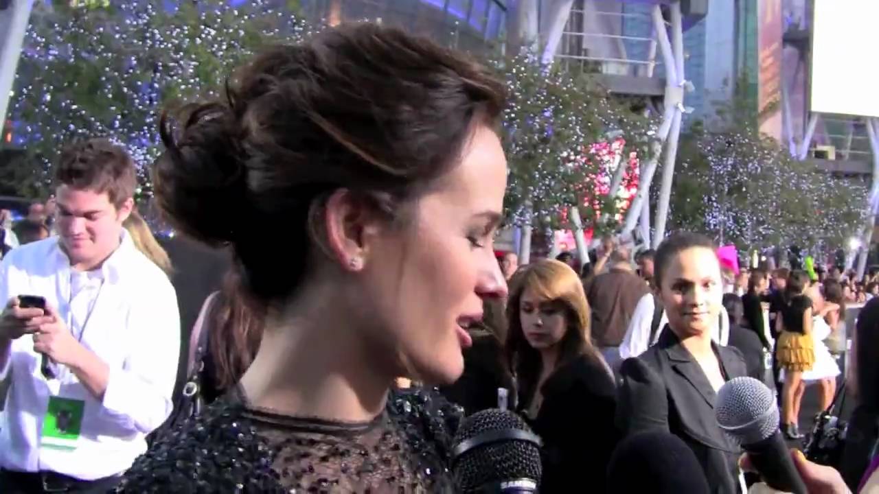 ECLIPSE Premiere: Elizabeth Reaser (Esme) - YouTube
