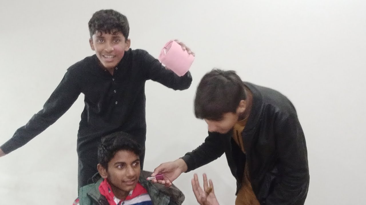 Rolling Tissue challenge /who will win - YouTube