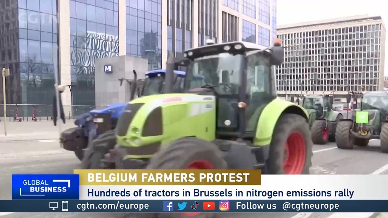 Tractors take over the streets of Belgium - YouTube