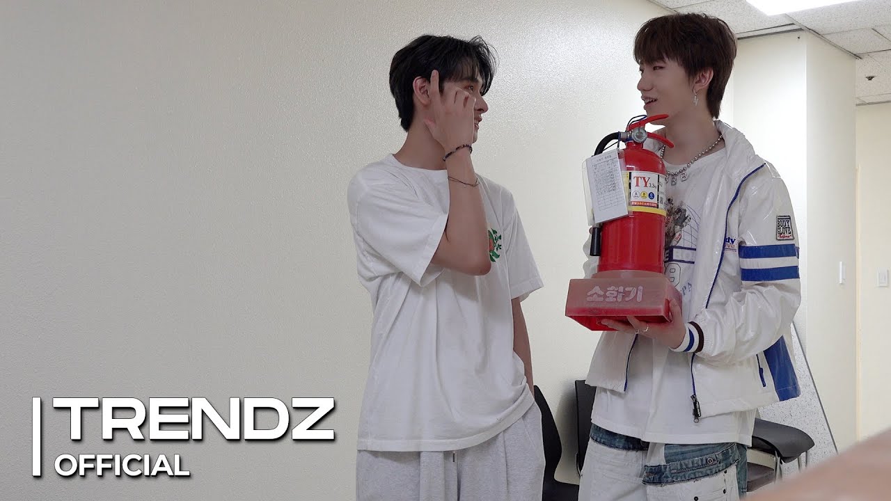 [TZzz] N들의 대기시간 (ENG SUB) - YouTube