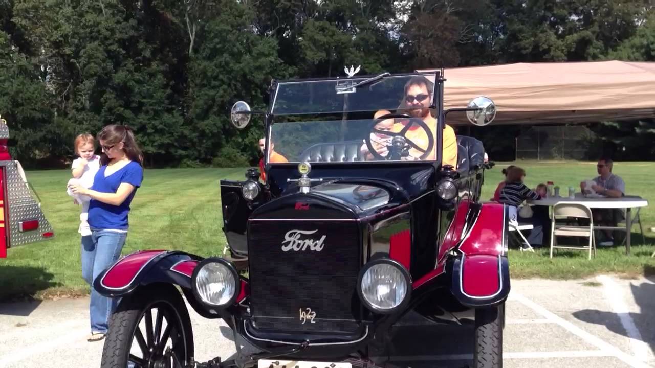 Parker likes the old fashion car horn. - YouTube