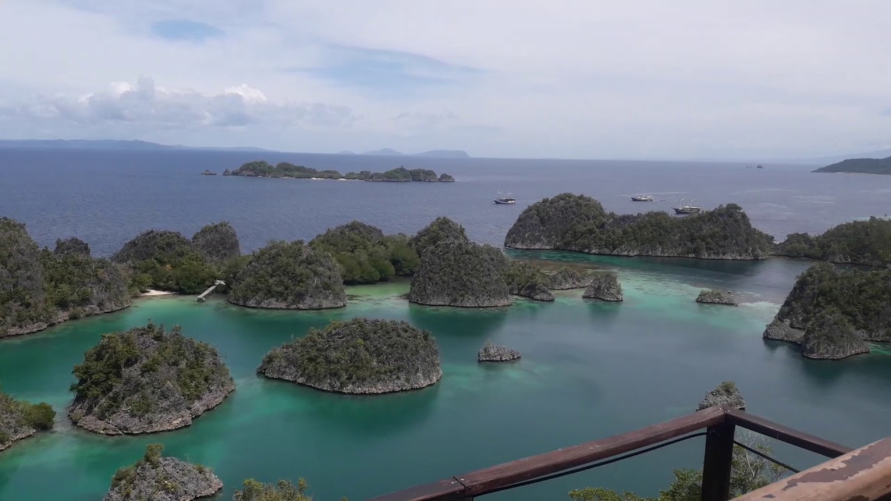 Raja Ampat dari Puncak Piyanemo - YouTube