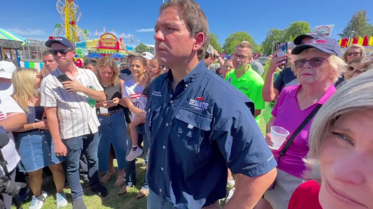 DeSantis talks to media at Iowa State Fair - YouTube