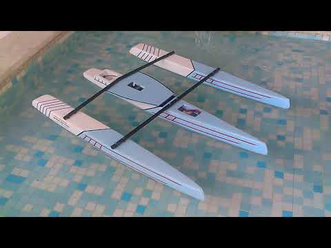 Trimaran Ultim RC - Chantier - YouTube