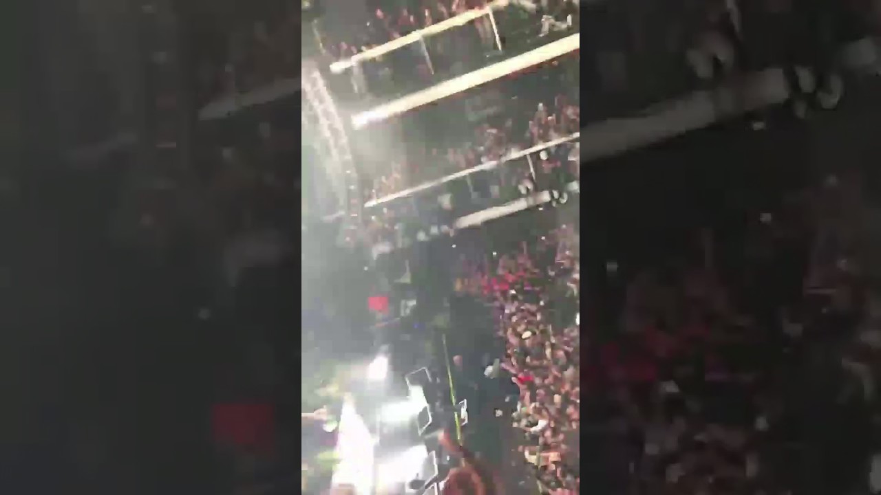 Fan jumps off Balcony and lands on crowd during Travis Scott concert ...