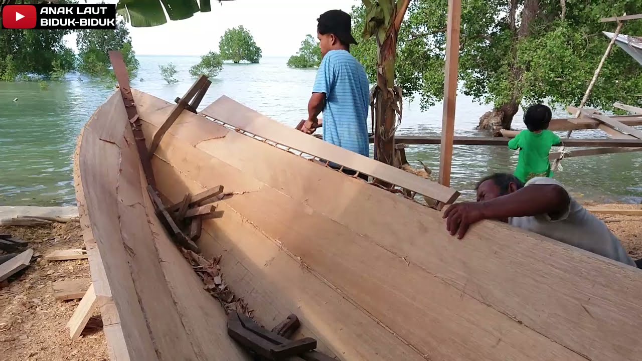 PEMBUATAN PERAHU KAYU || part 03 - YouTube