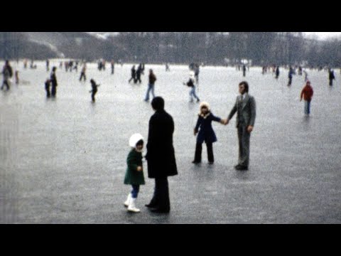Hanover, Germany 1975. Visit to the frozen lake Maschsee (film super 8mm )