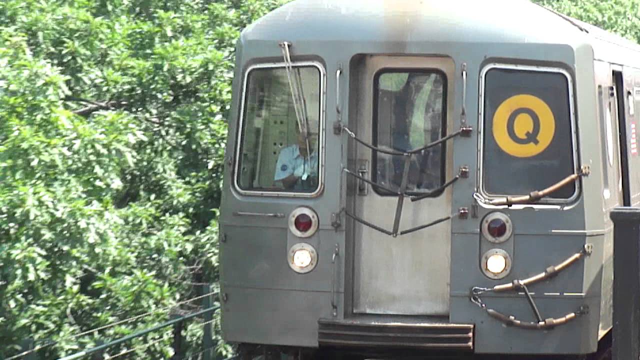 R68A (Q) Train Arriving at Astoria Blvd. - YouTube