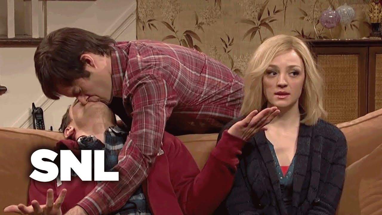 Kissing Family: Lonny Comes Home for Christmas - SNL - YouTube
