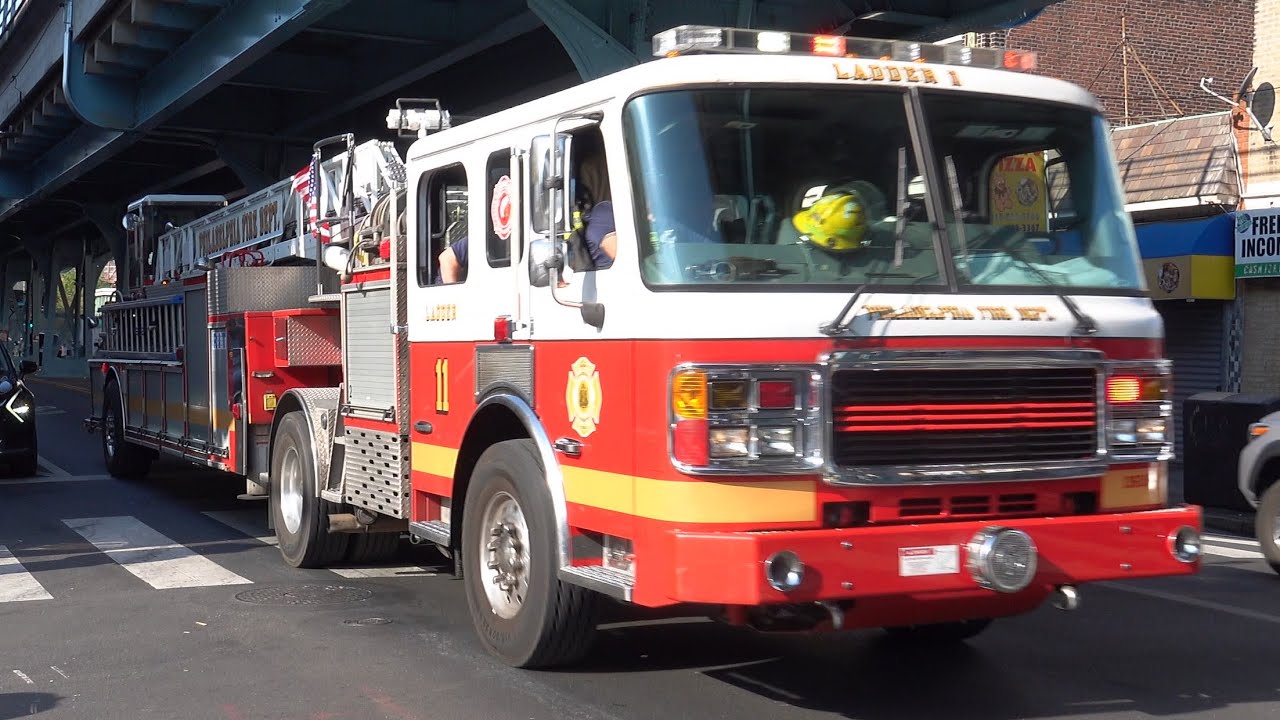 Philadelphia Fire Department Ladder 11-15 Responding - YouTube